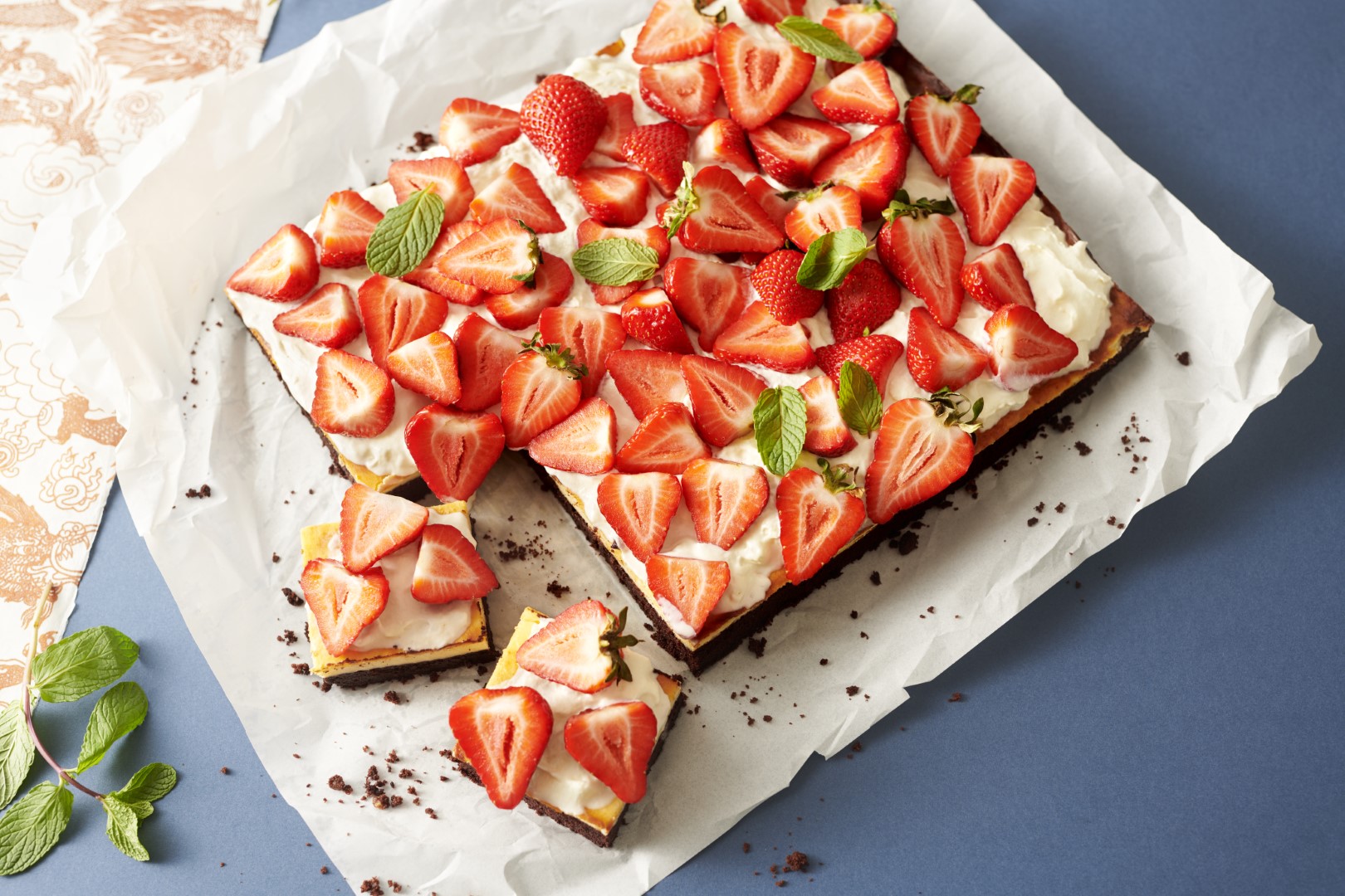 Tray bake cakes - De Maro